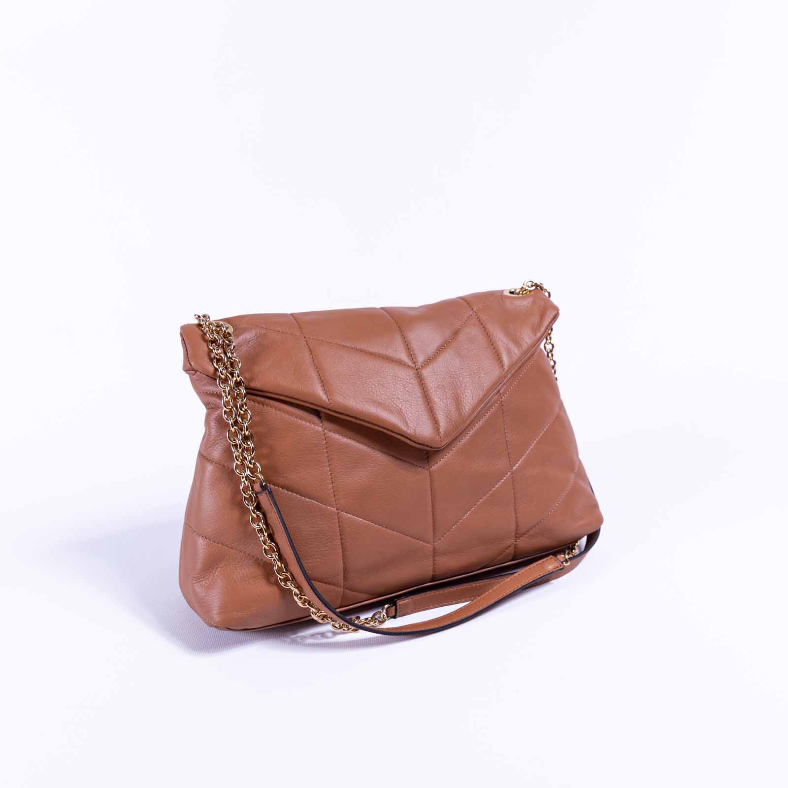 BORSA IN PELLE COLOR CUOIO CON CATENA DORATA